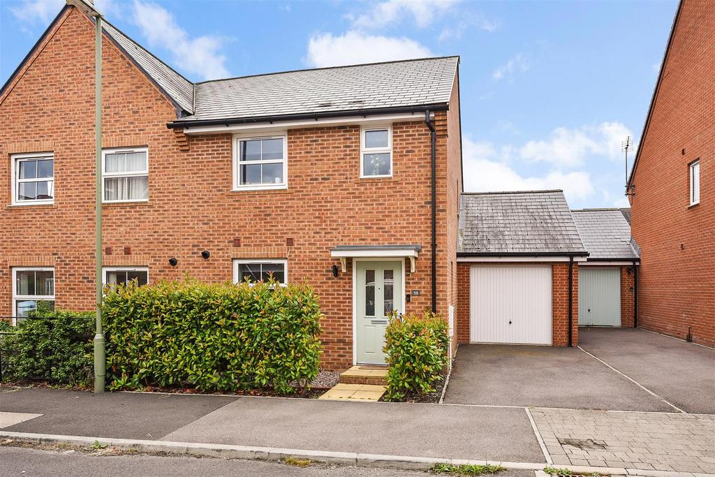 Fuller Way, Andover 3 bed house - £340,000