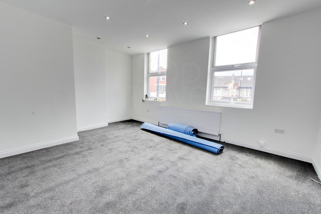 South End, Croydon, CR0 2 bed flat - £1,500 pcm (£346 pw)