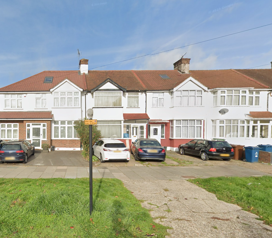 Charlton Road, Harrow, HA3 3 bed terraced house - £570,000