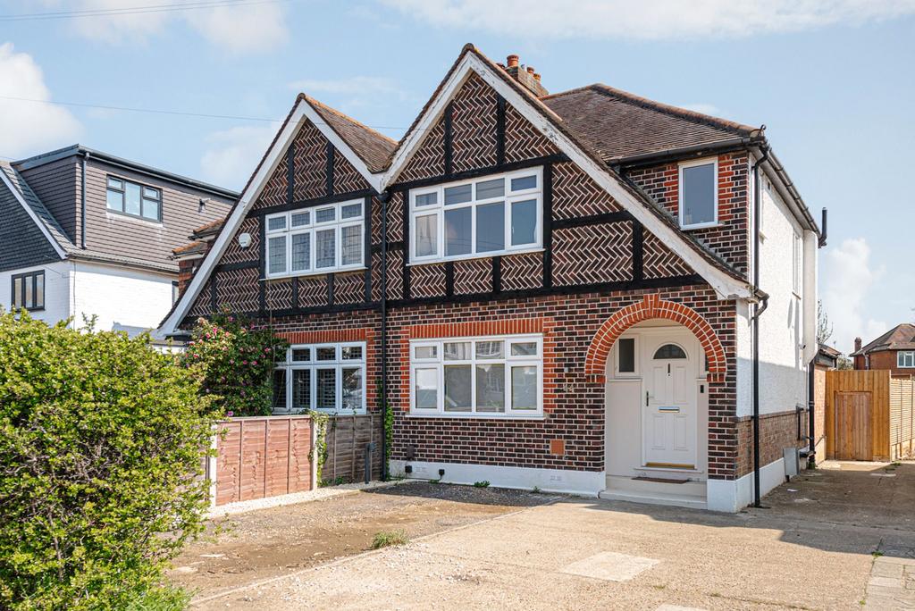 Esher Road, East Molesey, KT8 3 bed semi-detached house - £875,000