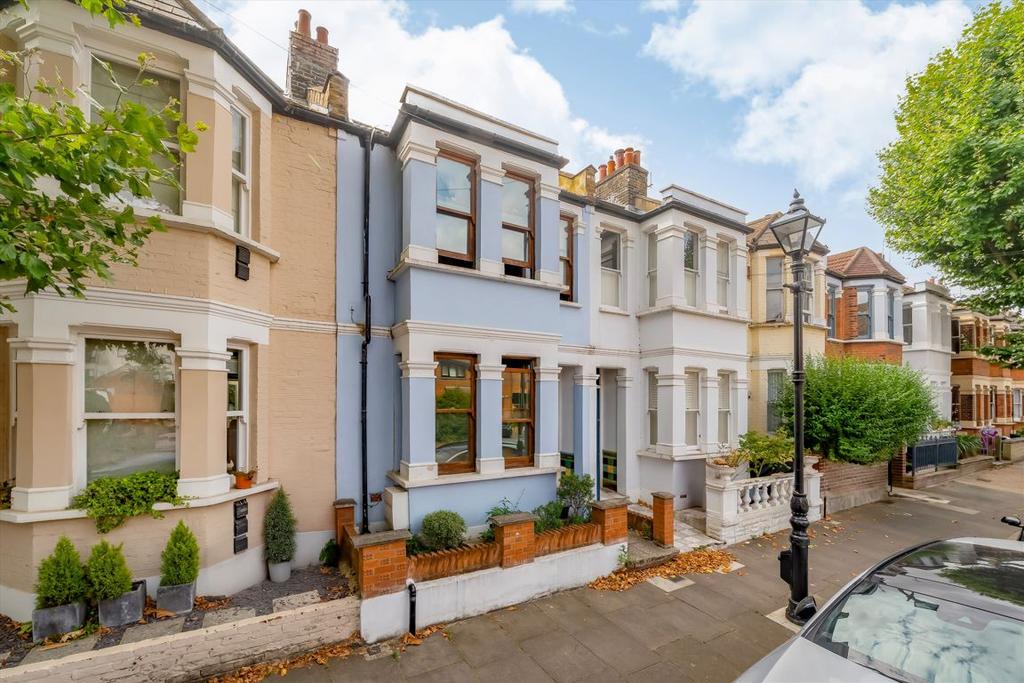Wrexham Road, London E3 2 bed house - £2,496 pcm (£576 pw)