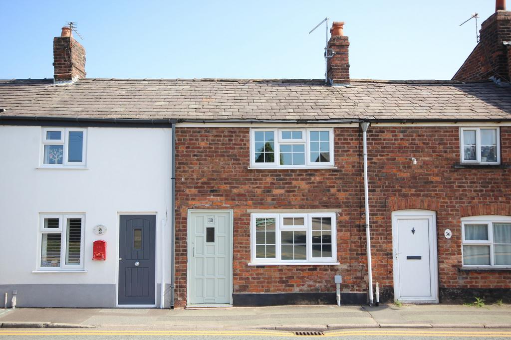 High Street, Weaverham, CW8 2 bed terraced house for sale - £140,000