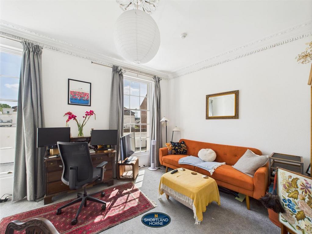 15 Portland Place East, Leamington... 1 bed apartment - £925 pcm (£213 pw)