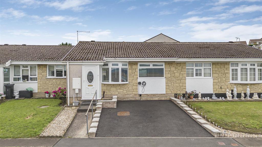 Ridgewood Gardens, Cimla, Neath 2 bed terraced bungalow for sale - £164,950