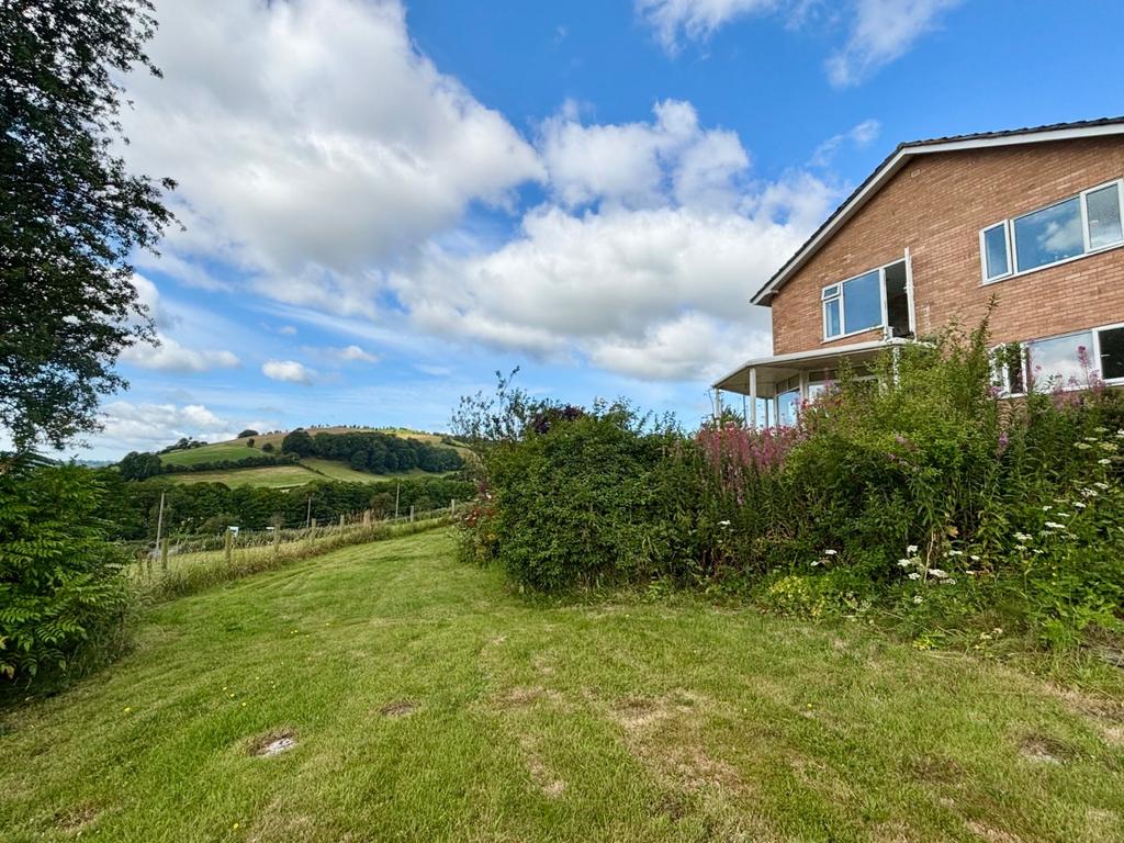 Llangyniew, Welshpool, Powys 4 bed detached house - £1,750 pcm (£404 pw)