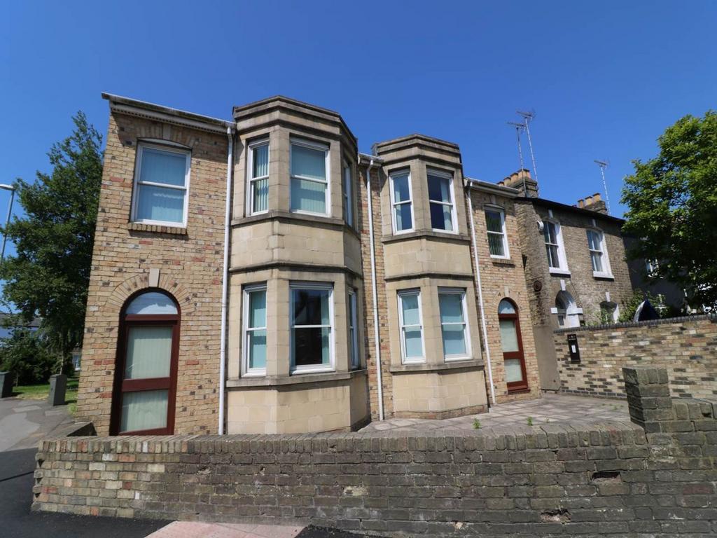 Chesterton Road, Springfield Court... Studio - £1,200 pcm (£277 pw)