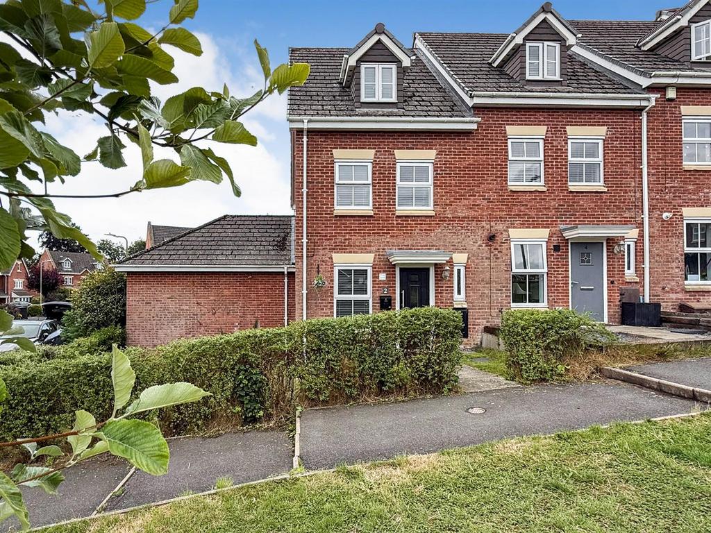 Upper Well Close, Oswestry 3 bed end of terrace house for sale - £249,950
