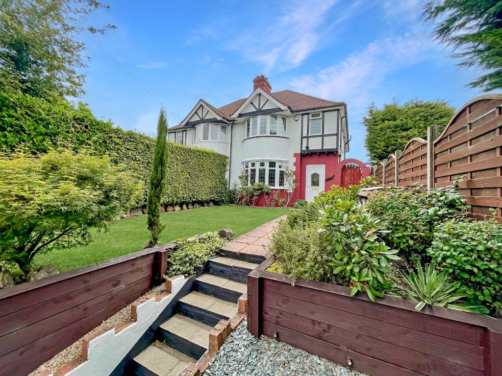 Stockingstone Road, Luton... 3 bed semi-detached house for sale - £385,000