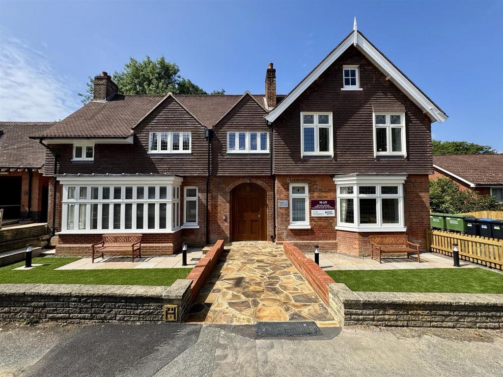 STATION APPROACH, TADWORTH, KT20 1 bed apartment - £1,500 pcm (£346 pw)