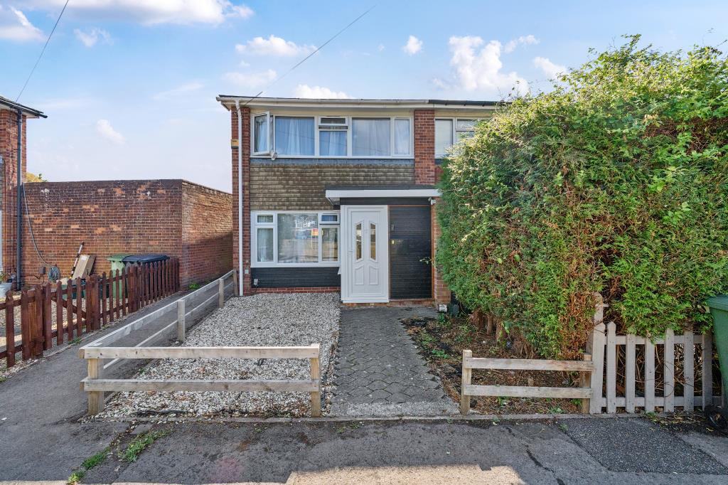 Coombe court, Thatcham, RG19 2 bed end of terrace house for sale - £300,000