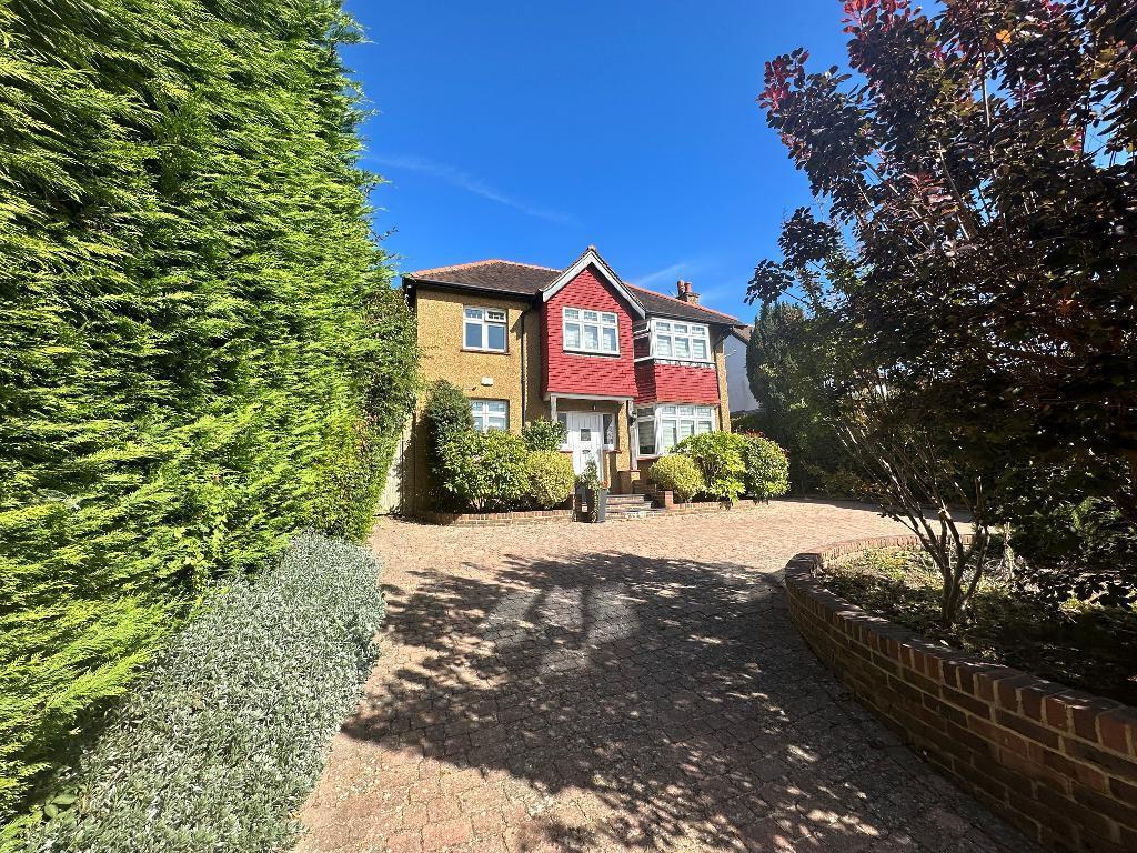 Briton Hill Road, Sanderstead... 4 bed detached house - £1,195,000