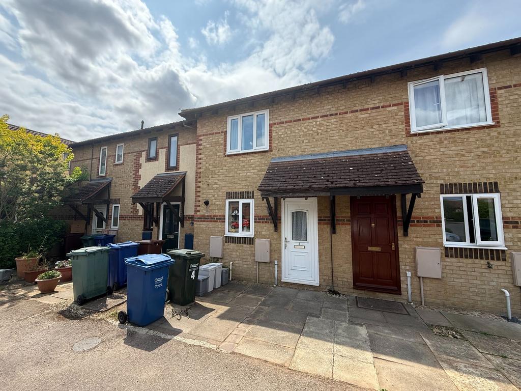 Bicester OX26 2 bed terraced house - £1,350 pcm (£312 pw)