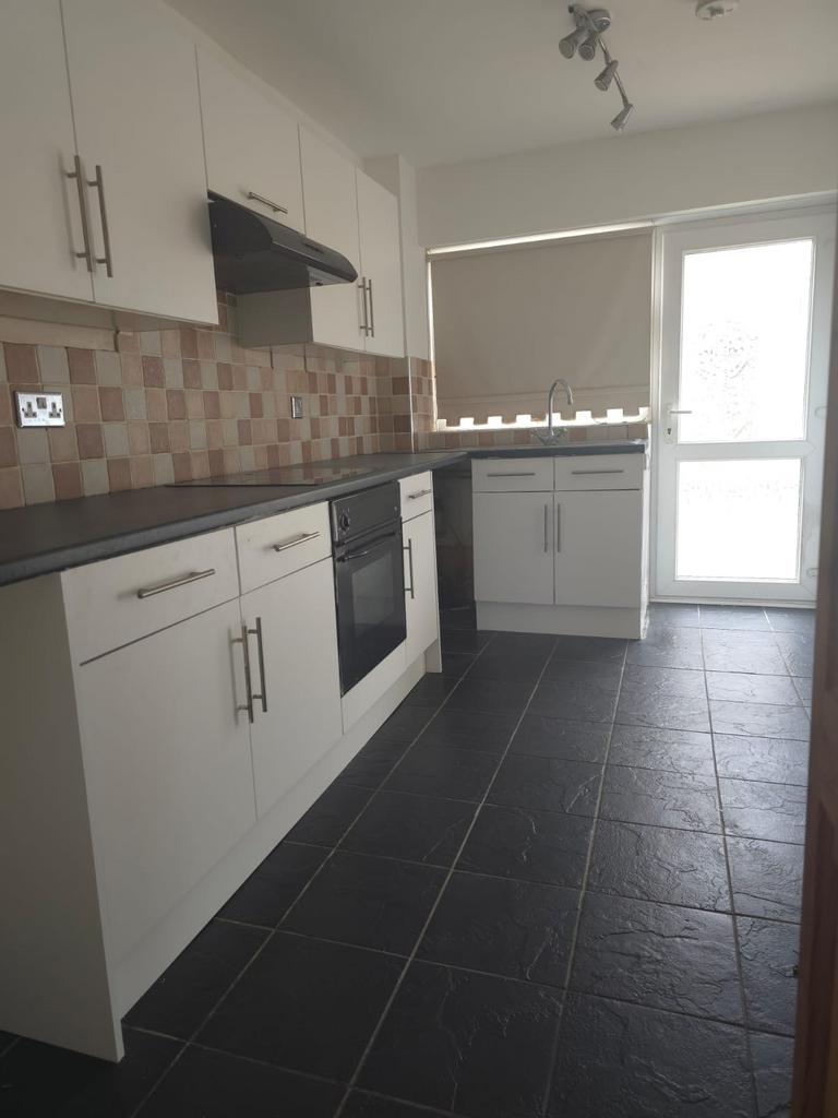 Neath Road, Plasmarl SA6 3 bed terraced house - £1,200 pcm (£277 pw)