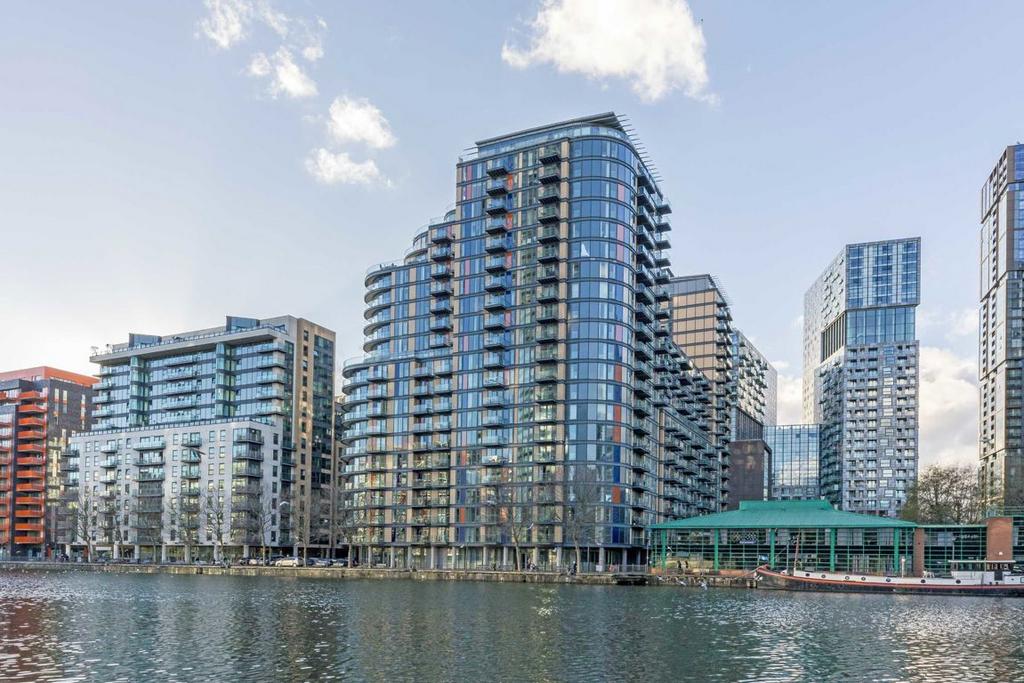 Millharbour, London E14 2 bed flat - £2,799 pcm (£646 pw)