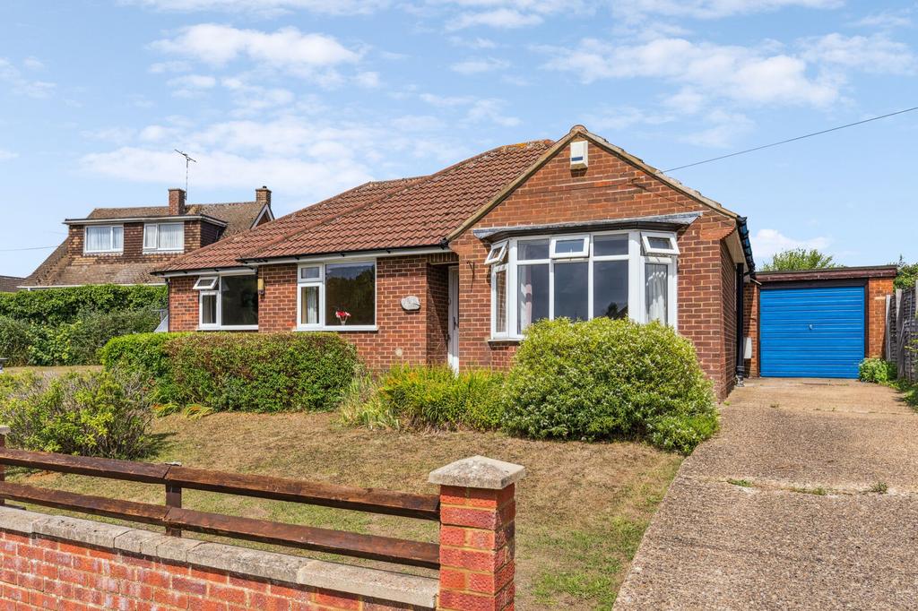 Edgecote Close, Caddington, LU1 3 bed detached bungalow for sale - £499,995