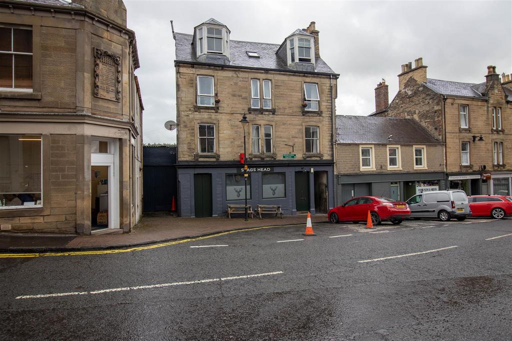 Drumlanrig Square, Hawick 3 bed flat for sale - £40,000