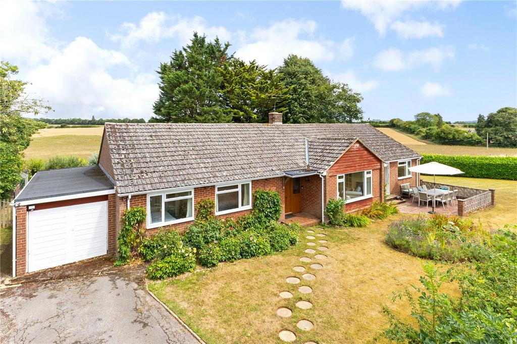 Over Wallop, Stockbridge, Hampshire... 5 bed bungalow for sale - £795,000
