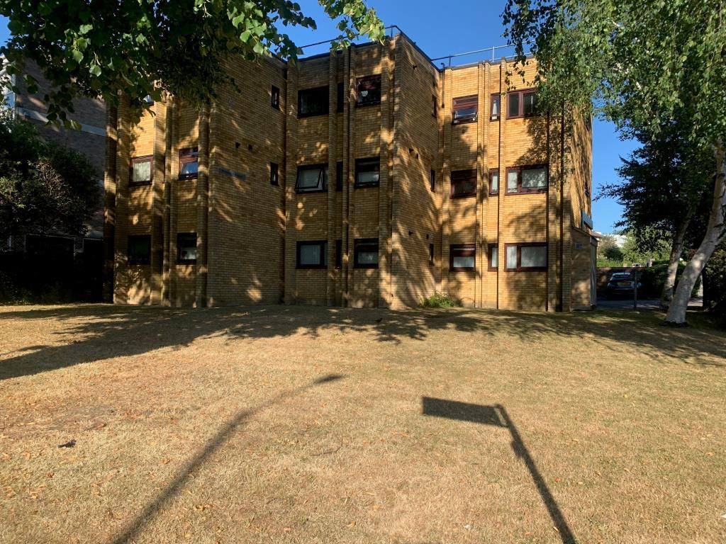Alexandra Grove, London, N12 Studio - £250,000