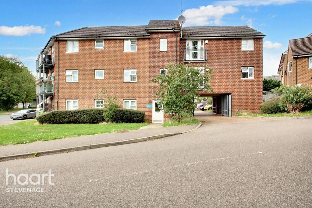 Sharp Court, Stevenage 2 bed apartment for sale - £210,000