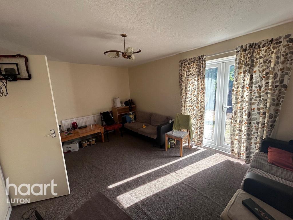 Elgar Path, Luton 3 bed terraced house - £1,500 pcm (£346 pw)
