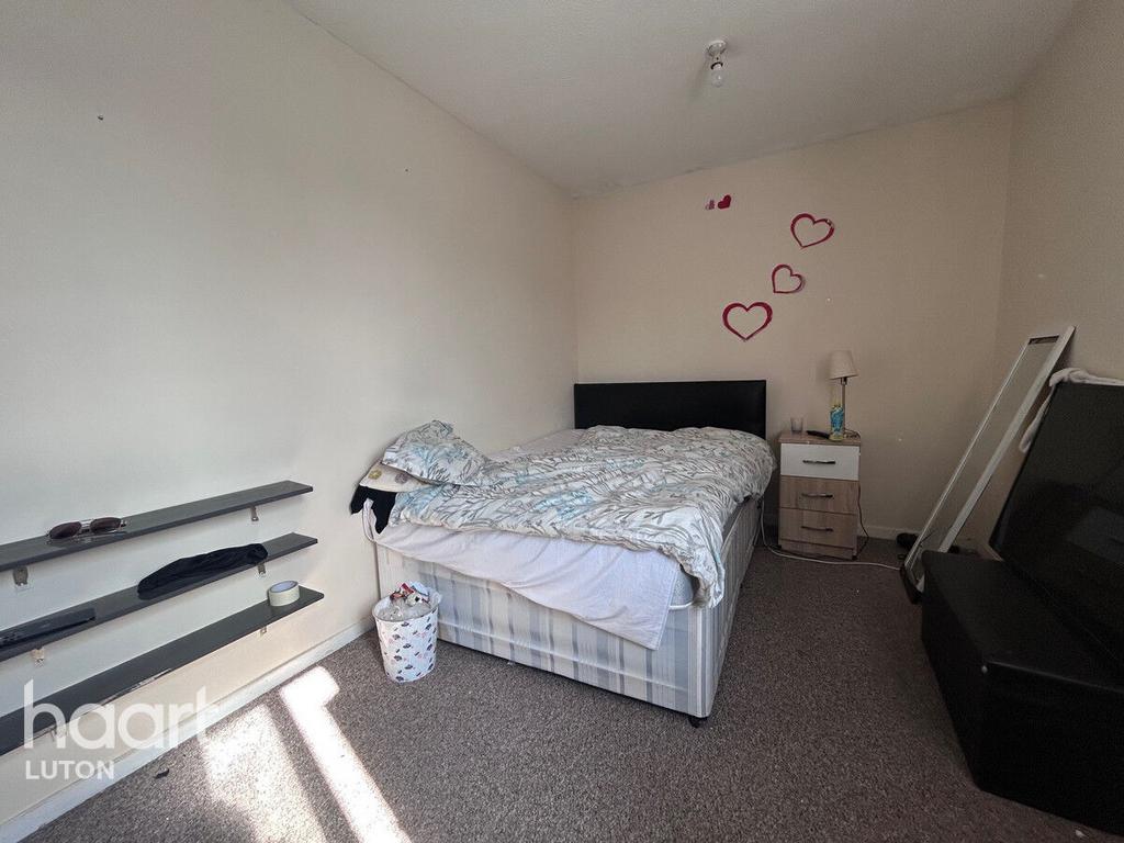 Elgar Path, Luton 3 bed terraced house to rent - £1,500 pcm (£346 pw)