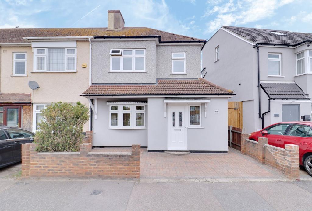 Dagenham Road, Rainham RM13 3 bed end of terrace house for sale - £465,000
