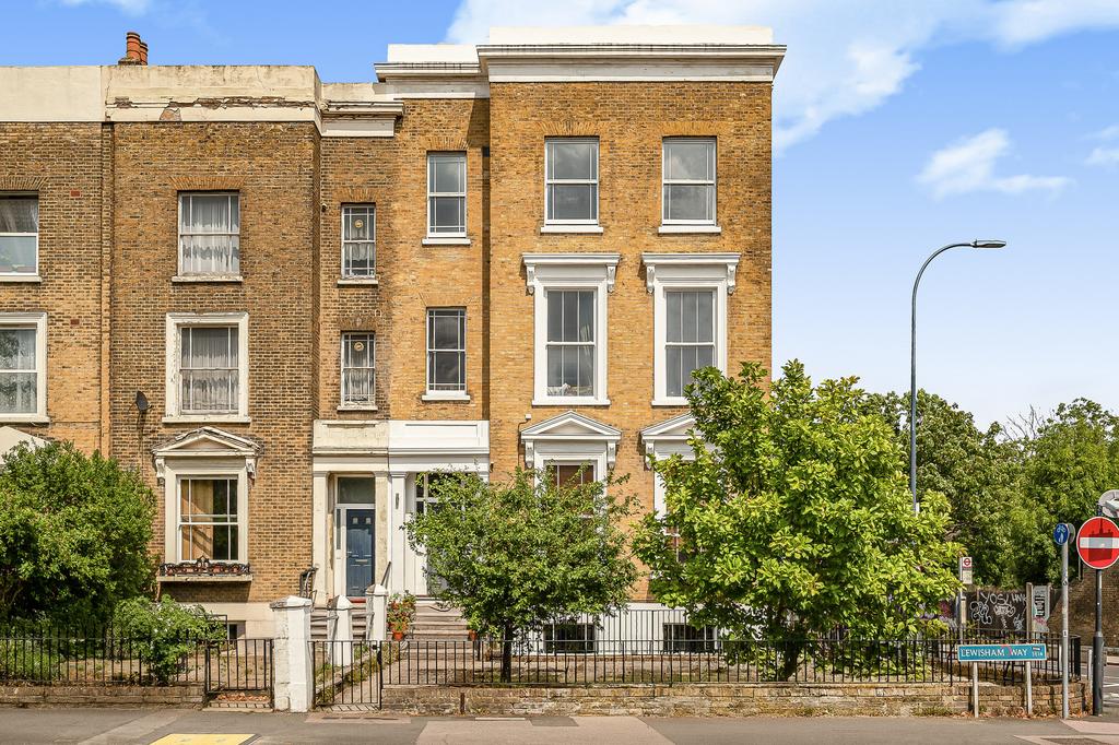 Lewisham Way, London, SE14 2 bed flat for sale - £550,000