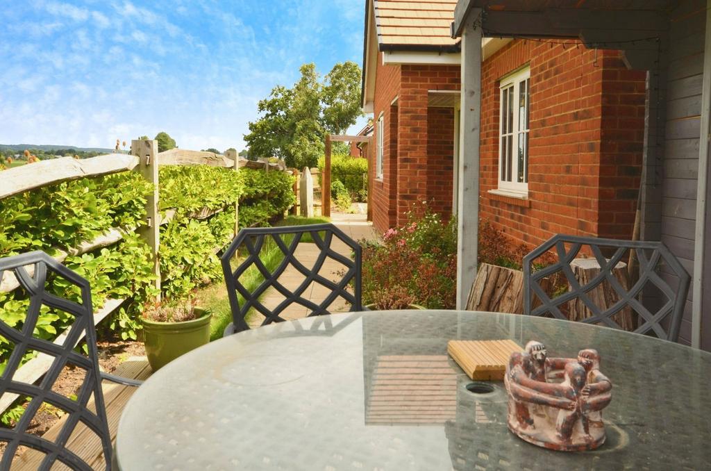Robinson Close, Yapton, Arundel, BN18... 2 bed detached bungalow - £425,000