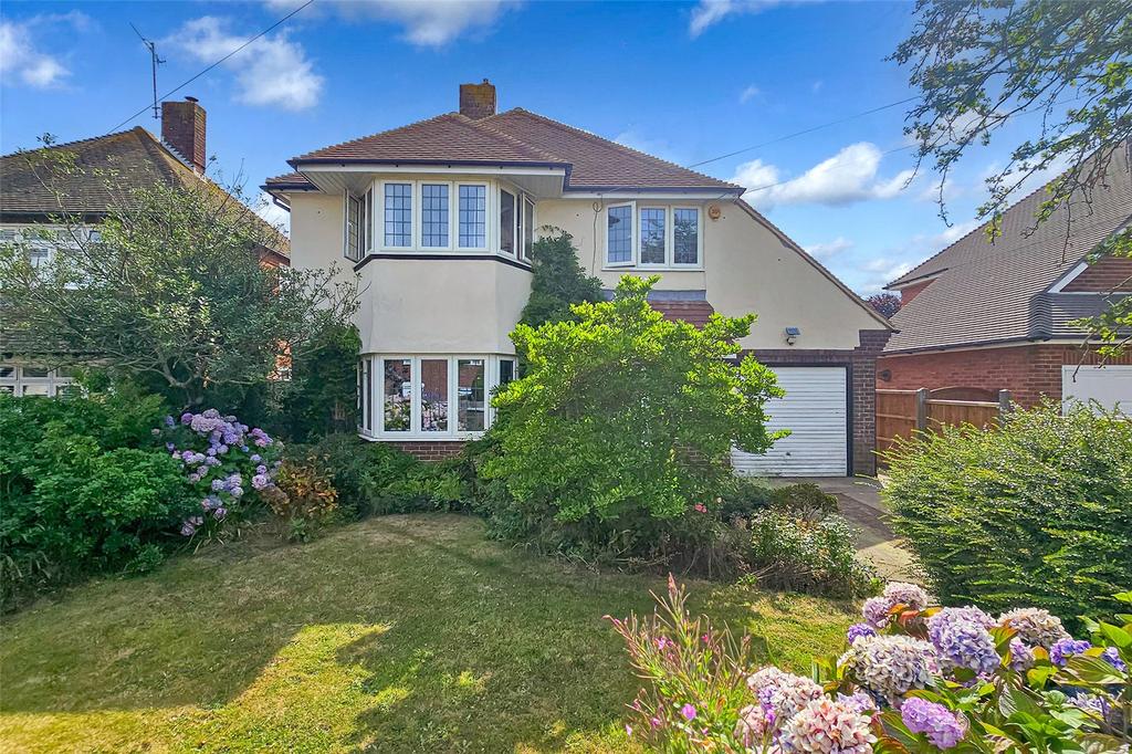 Harsfold Road, Rustington... 3 bed detached house - £625,000