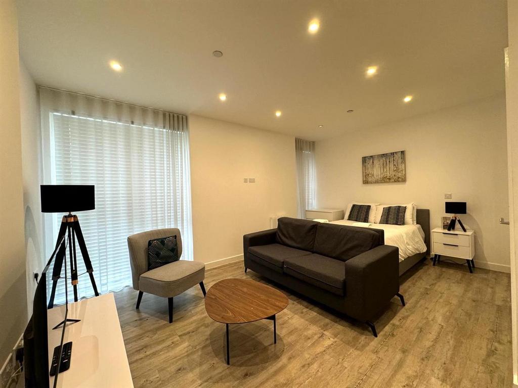 300 Kings Road, Reading RG1 Studio to rent - £1,200 pcm (£277 pw)