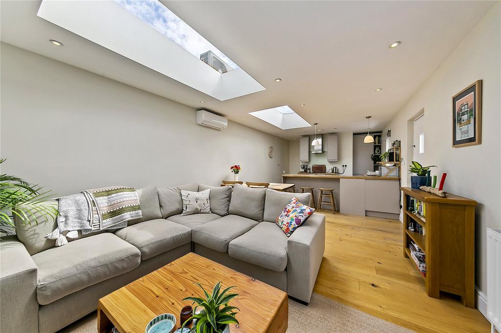 Sheen Lane, East Sheen, SW14 2 bed terraced house - £2,250 pcm (£519 pw)