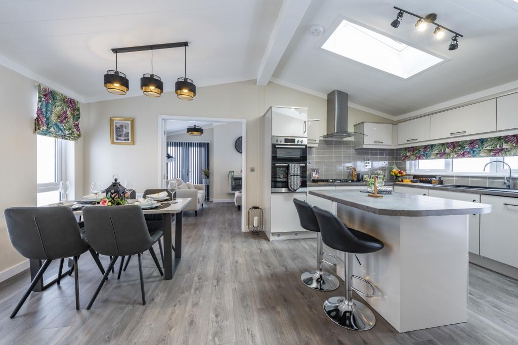 Overstone Lakes Ressidential Park... 2 bed park home for sale - £350,000