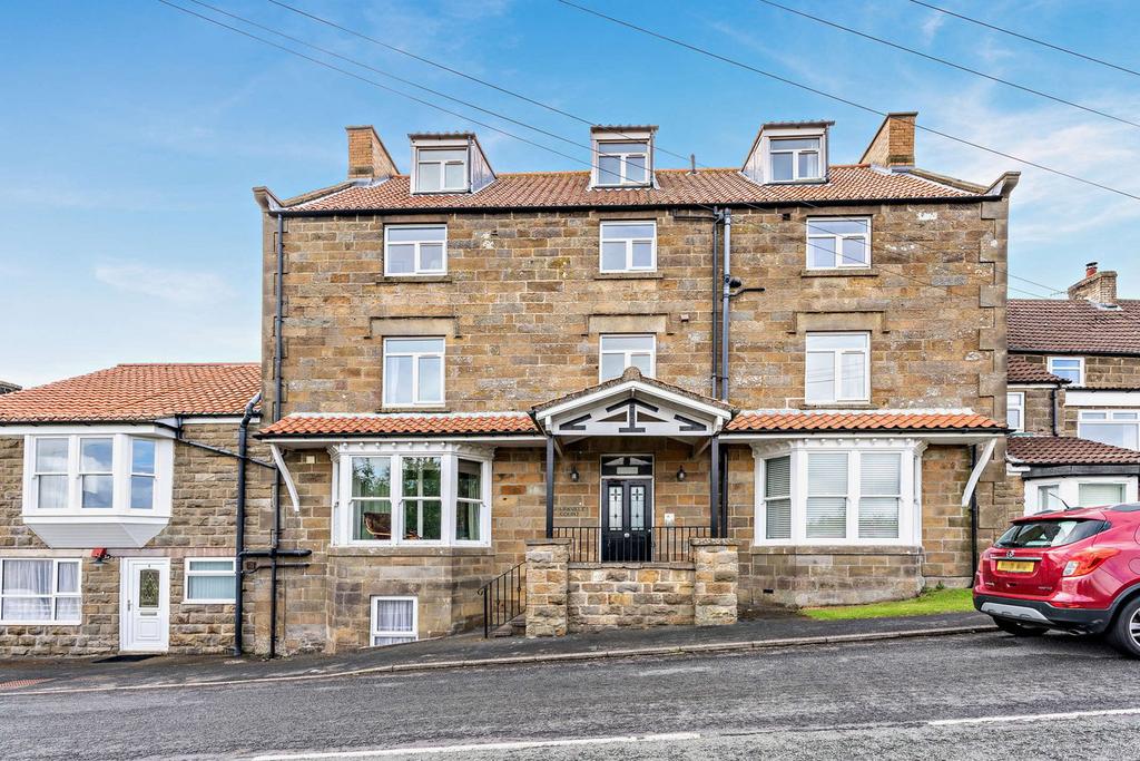 High Street, Castleton, Whitby, YO21 2 bed flat for sale - £152,000