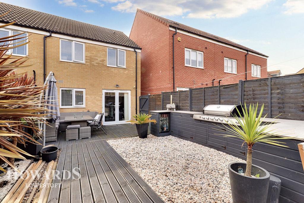 Cory Drive, Lowestoft 3 bed semi-detached house for sale - £230,000
