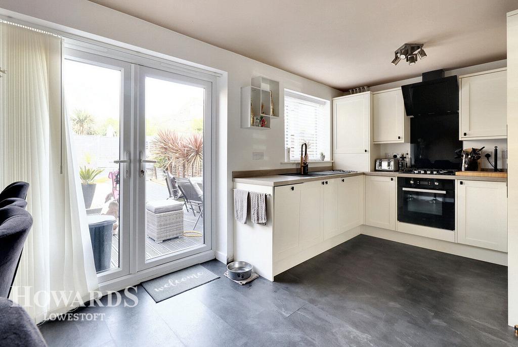 Cory Drive, Lowestoft 3 bed semi-detached house - £230,000