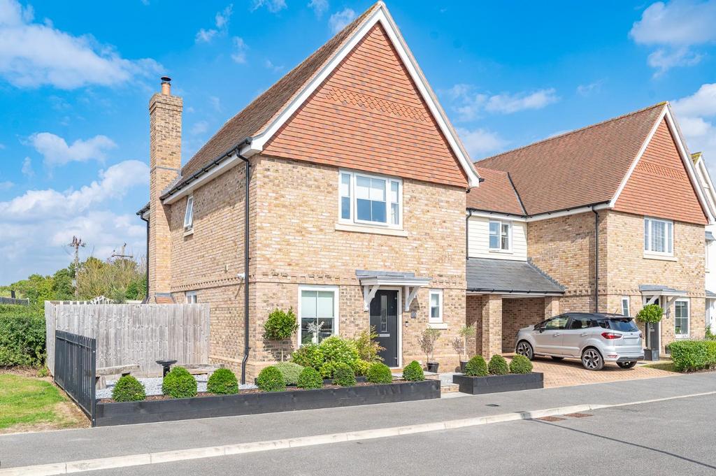 Ploughmans Way, Stebbing, Dunmow 3 bed link detached house for sale - £ ...