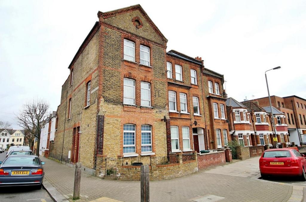 Putney Bridge Road, Putney, London 2 bed flat - £2,250 pcm (£519 pw)
