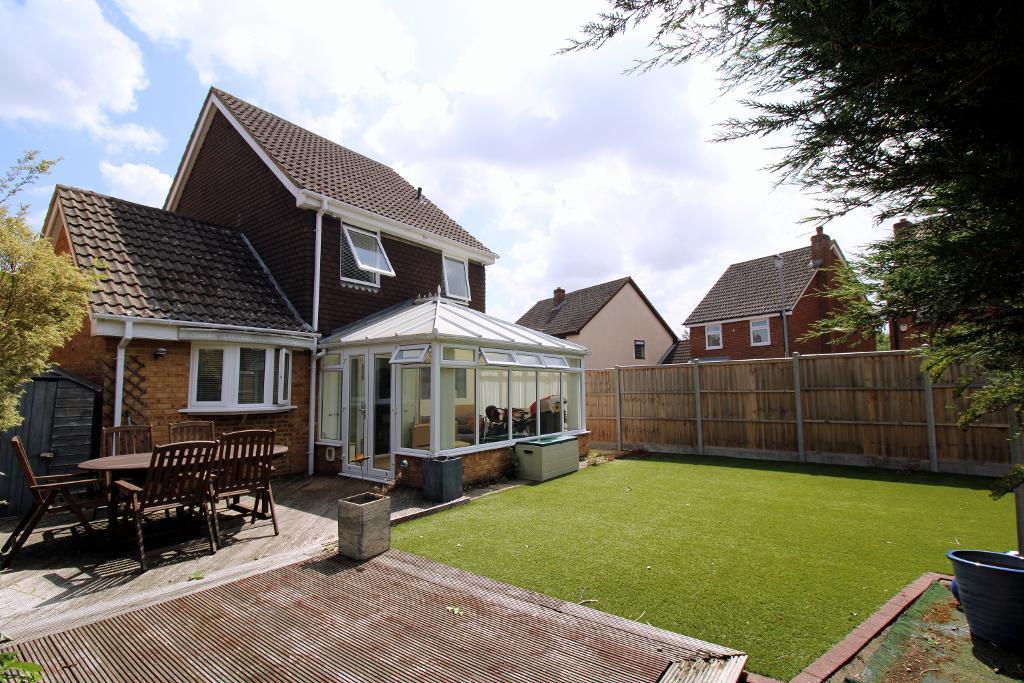 Bowbrook Vale, Wigmore, Luton... 3 bed detached house - £370,000