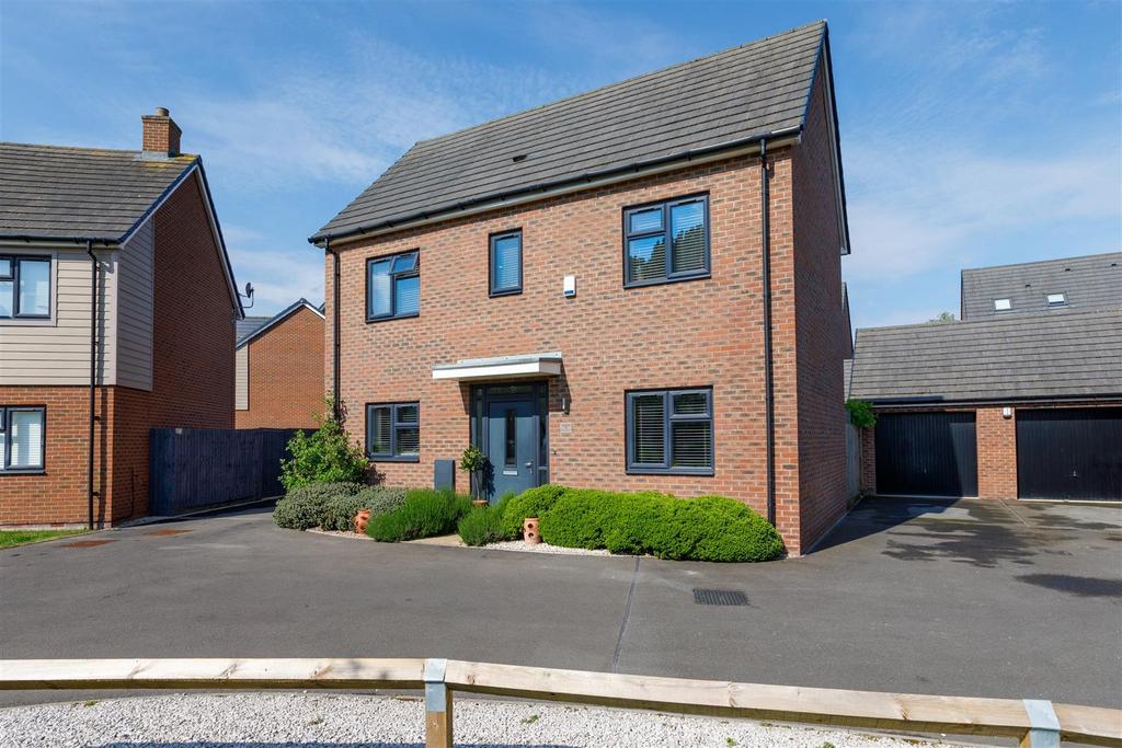 Duncan Road, Meon Vale... 3 bed detached house - £375,000