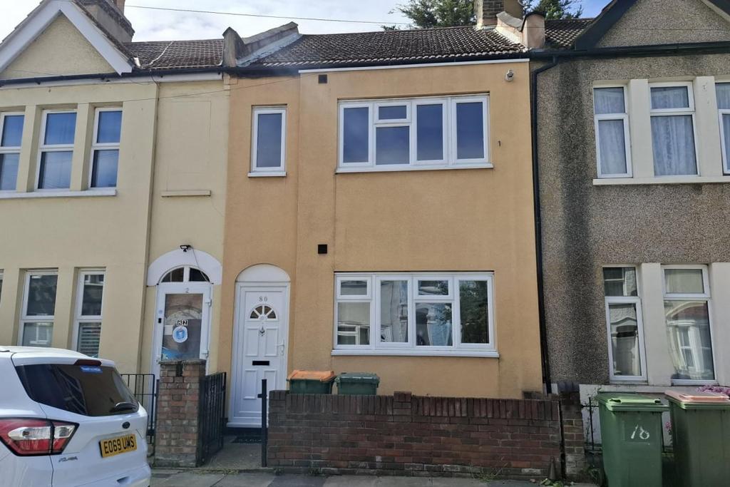 Chadwin Road, London, E13 3 bed terraced house for sale - £450,000