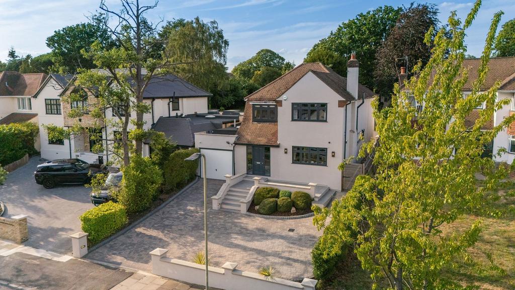 Kevington Drive, Chislehurst BR7 4 bed detached house for sale - £1,100,000