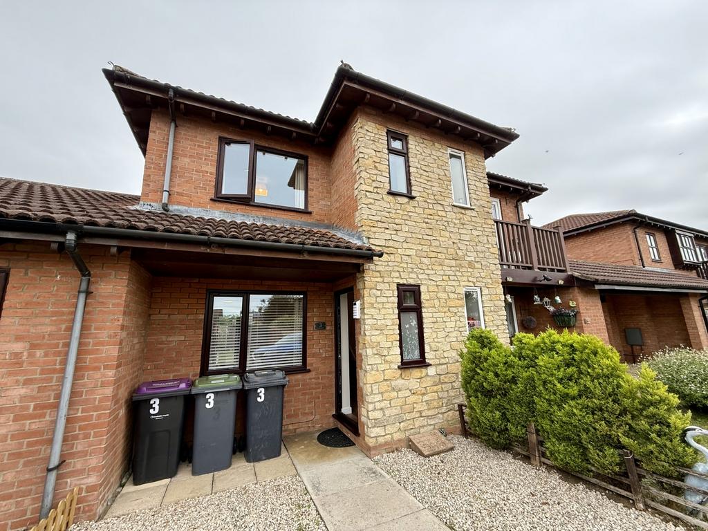 Elmgarth, Sleaford, Lincolnshire, NG34 2 bed terraced house - £775 pcm ...