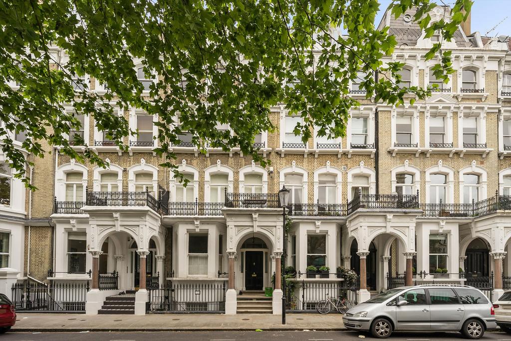 Redcliffe Square, London, SW10 2 bed flat for sale - £1,000,000