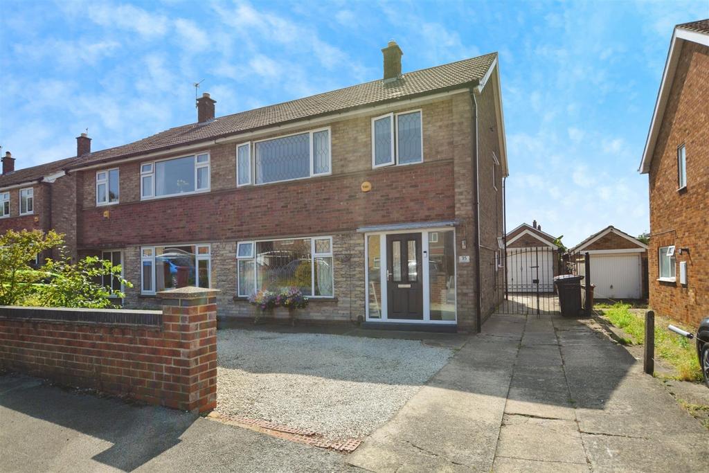 Sunningdale Road, Scunthorpe 3 bed semi-detached house - £190,000