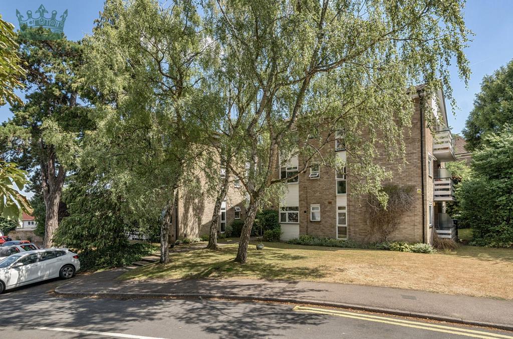 Upton Lodge Close, Bushey, WD23 1 bed flat - £1,250 pcm (£288 pw)