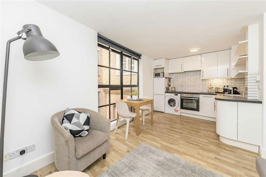Johnsons Court, London EC4A 1 bed flat to rent - £2,383 pcm (£550 pw)