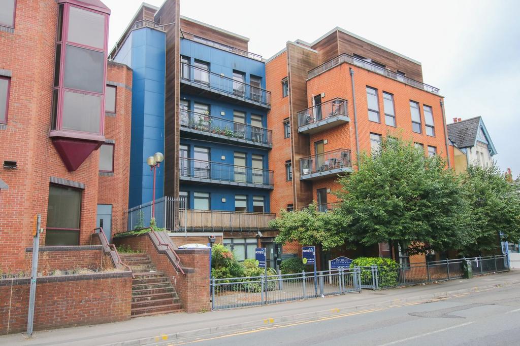 Crown Street, Reading, RG1 1 bed apartment - £1,350 pcm (£312 pw)