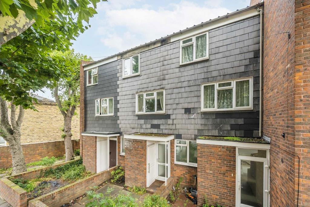 Falcon Grove, London SW11 4 bed house for sale - £800,000