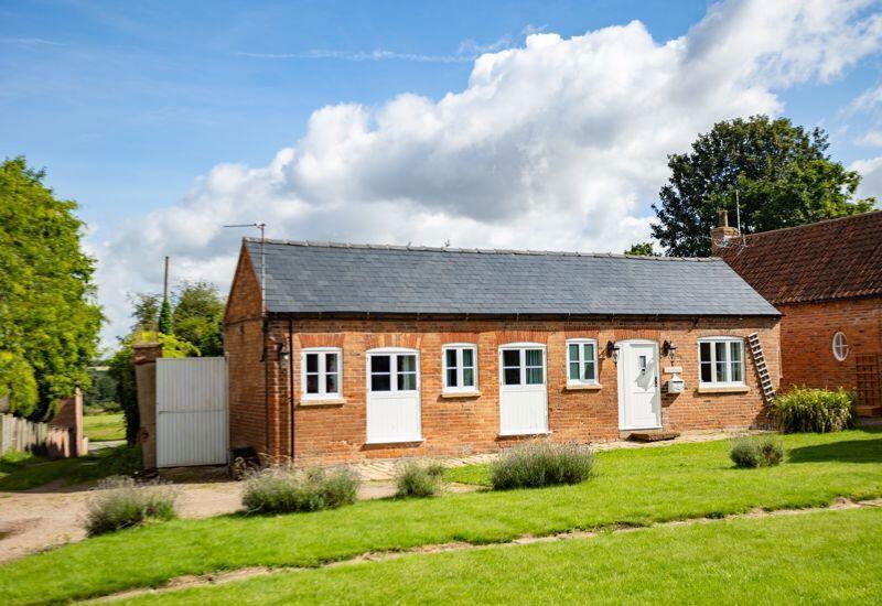 Newark Road, Wellow, Newark... 3 bed barn conversion - £300,000