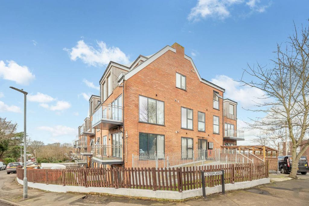 Claybury, WD23, Bushey, WD23 3 bed flat to rent - £2,200 pcm (£508 pw)